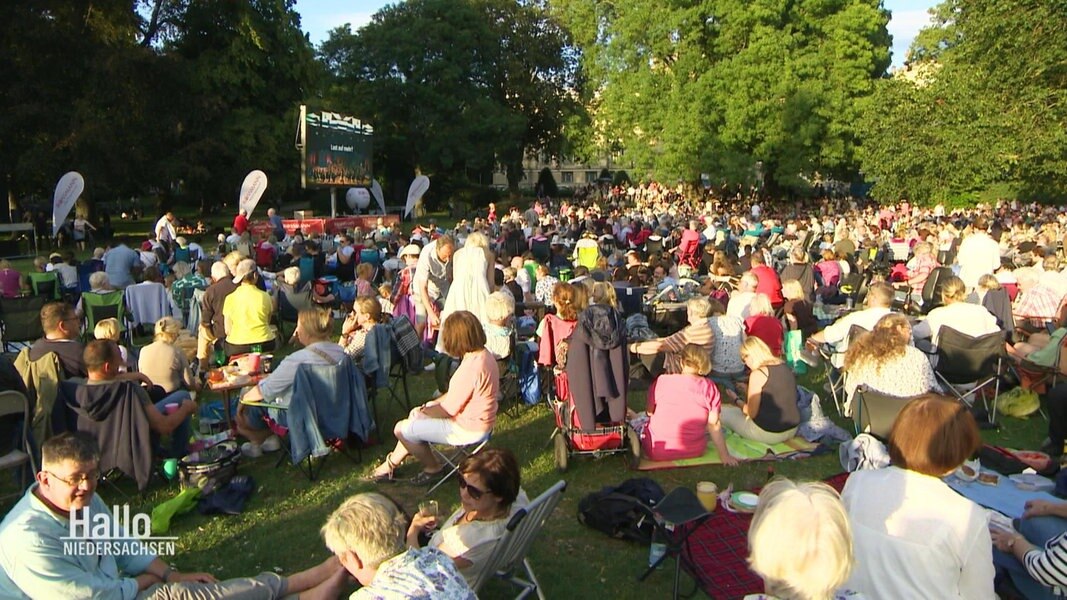Hannover Klassik Open Air lockt Tausende in den Maschpark | NDR.de ... Hannover Klassik Open Air lockt Tausende in den Maschpark | NDR.de ...