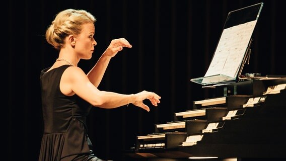On-demand: Internationales Musikfest mit Salonen & Apkalna | NDR.de ... On-demand: Internationales Musikfest mit Salonen & Apkalna | NDR.de ...