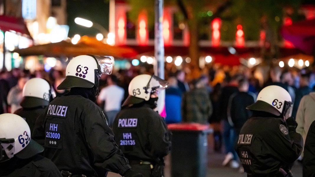 Nach dem Stadtderby in Hamburg: Nacht verlief ruhig | NDR.de ... Nach dem Stadtderby in Hamburg: Nacht verlief ruhig | NDR.de ...