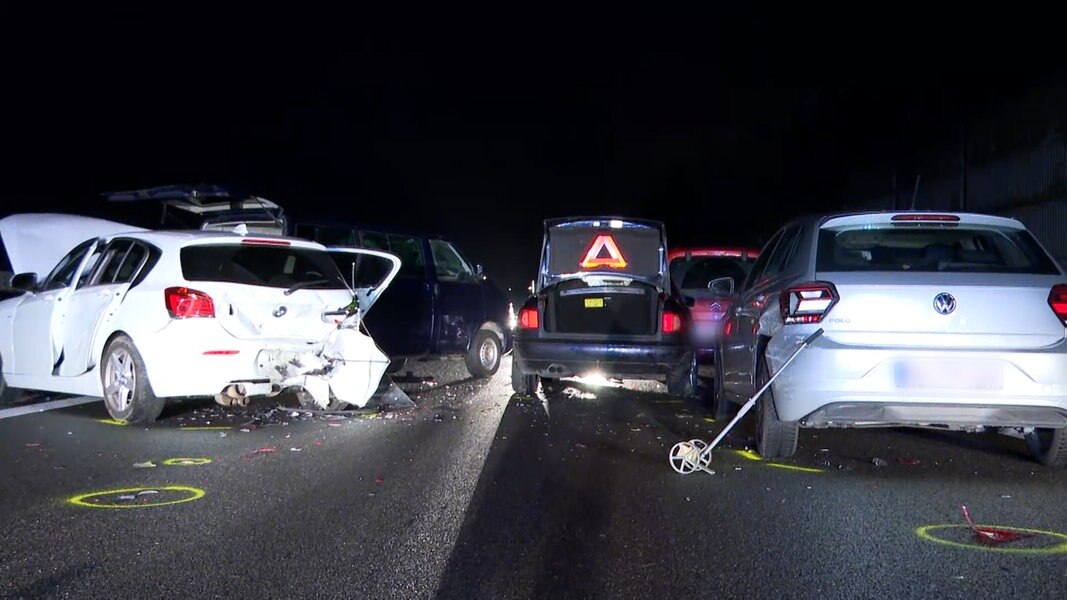 Mehrere Verletzte bei Unfall auf der A25 | NDR.de - Nachrichten - Hamburg Mehrere Verletzte bei Unfall auf der A25 | NDR.de - Nachrichten - Hamburg