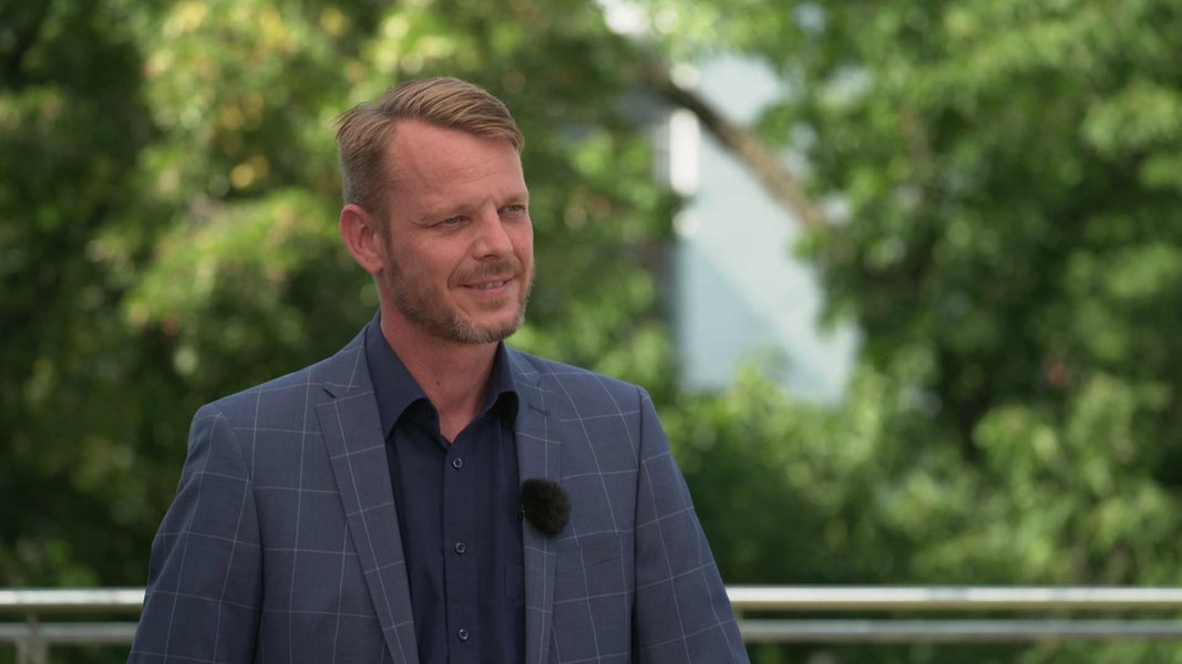 Nikolaus Kramer von der AfD im NDR Sommerinterview | NDR.de - Fernsehen Nikolaus Kramer von der AfD im NDR Sommerinterview | NDR.de - Fernsehen