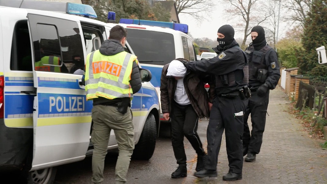 Razzia: Polizei geht im Raum Hannover gegen Schleuser vor | NDR.de ... Razzia: Polizei geht im Raum Hannover gegen Schleuser vor | NDR.de ...