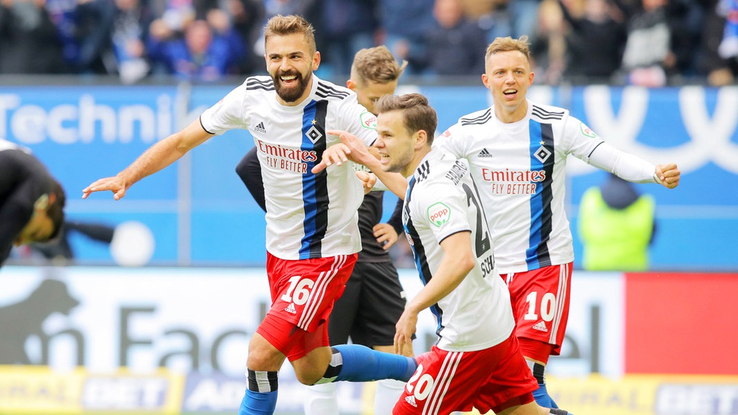 2 Bundesliga Hsv Schlägt Den Ksc Mit 2 0 Ndr De Sport Fußball